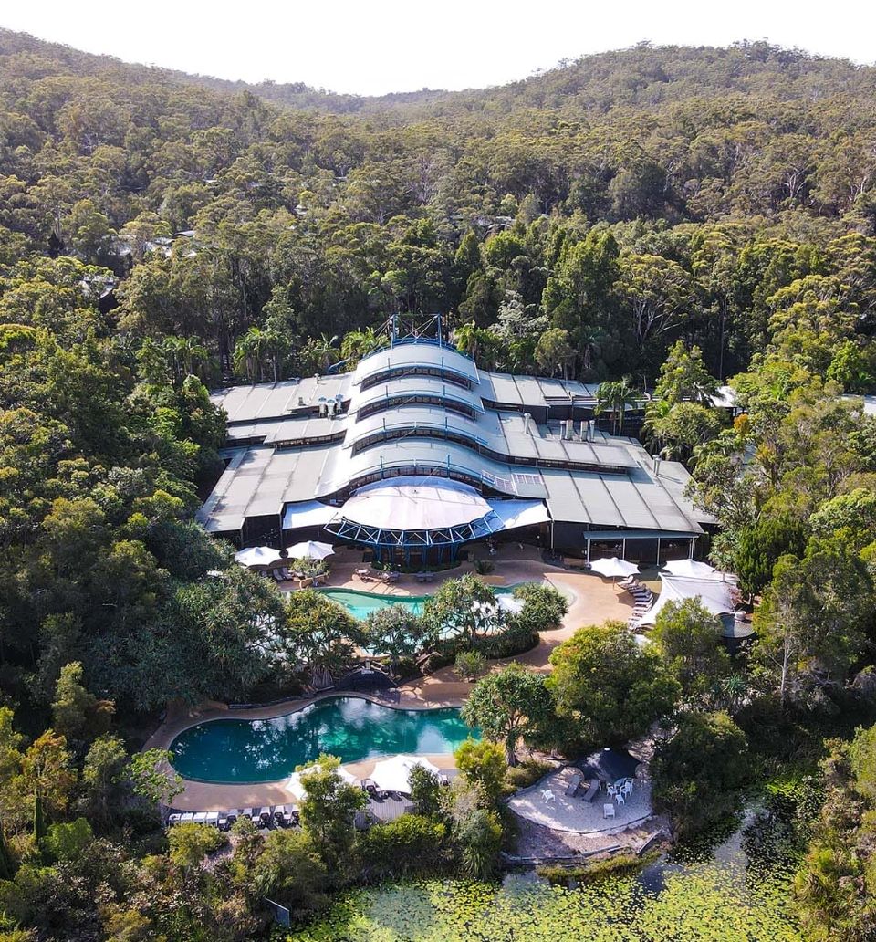 Fraser Island & Kingfisher Bay Resort Helicopter Tour – Rotor One